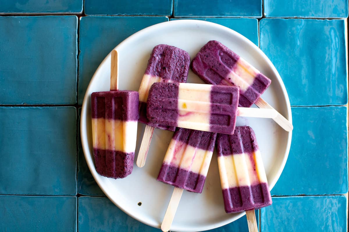 Healthy Peach & Blueberry Striped Yogurt Popsicles - katesbestrecipes.com