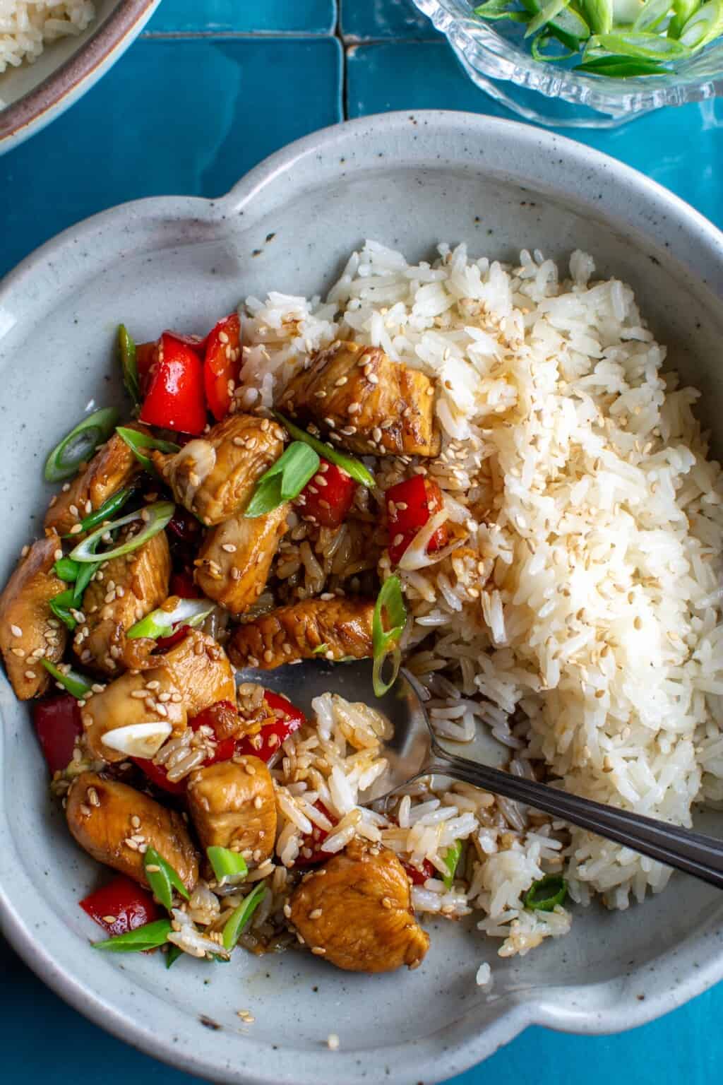 30 Minute Chinese Imperial Chicken With Garlic Rice - katesbestrecipes.com