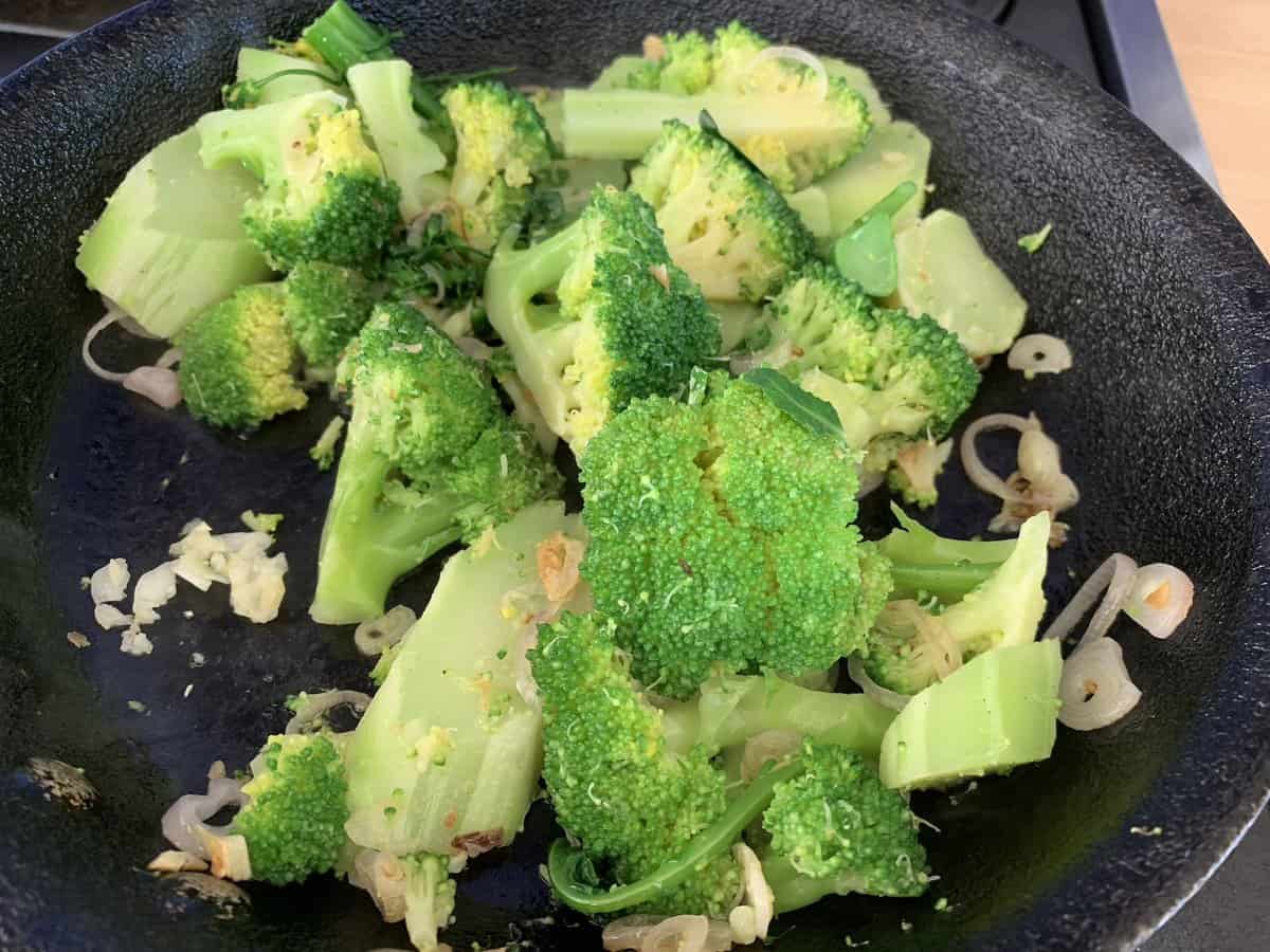 Super Simple Blanched Broccoli Recipe with Garlic - katesbestrecipes.com
