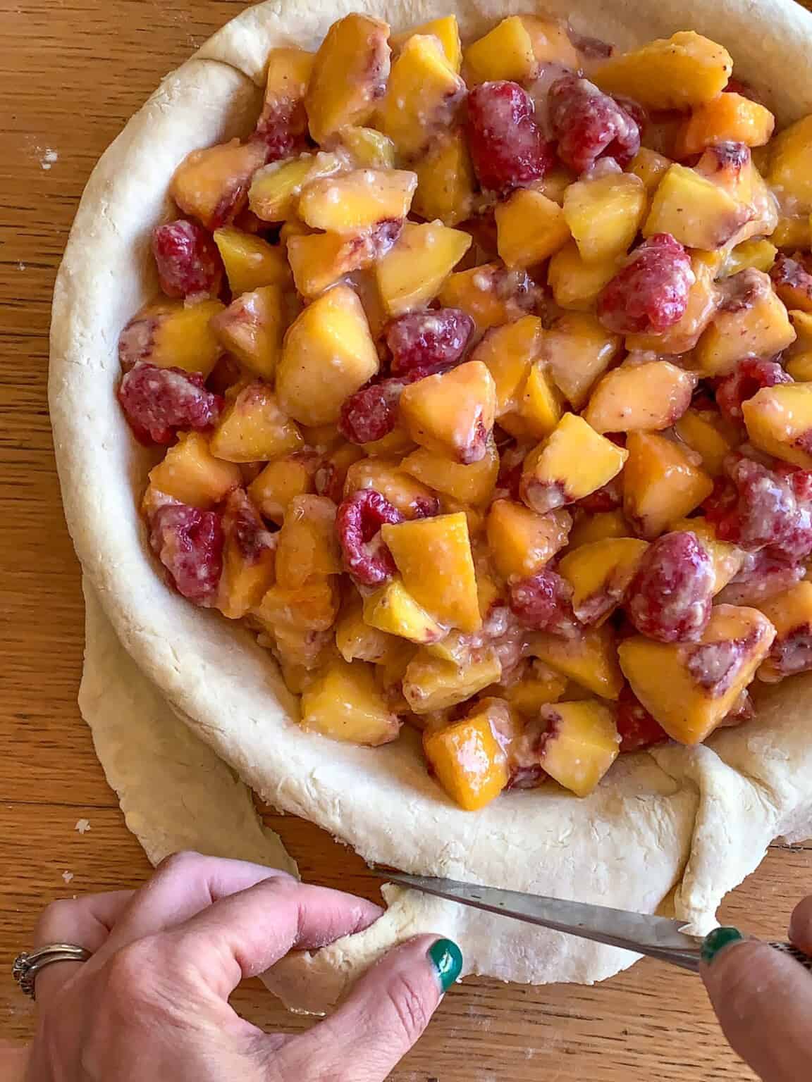 Peach and Raspberry Pie Recipe with Crumb Topping - katesbestrecipes.com